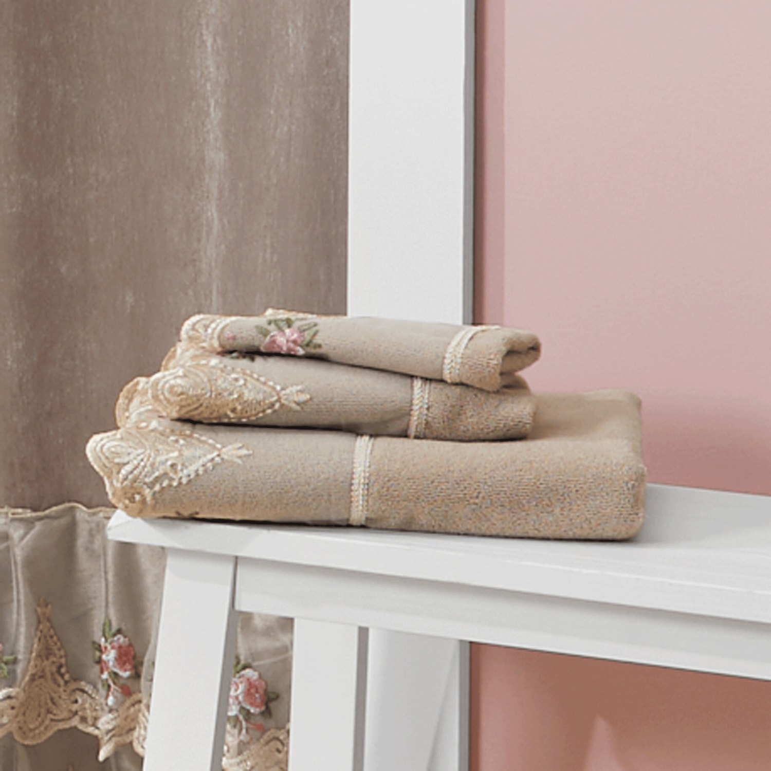Elizabeth Lace Trim Towel Set | Seventh Avenue