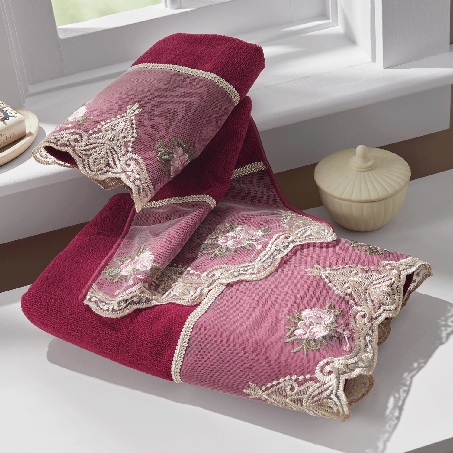 Elizabeth Lace Trim Towel Set | Seventh Avenue